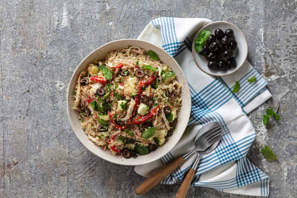 Quinoa com frango, azeitonas, pimentos assados e curgete | Gallo