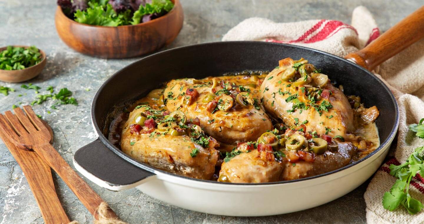 Pollo con aceitunas y bacon | Gallo