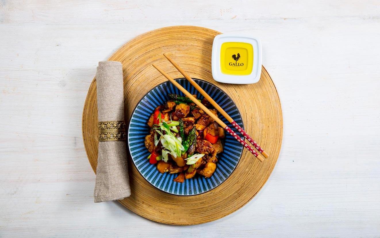 Cubos de pollo salteados con verduras | Gallo