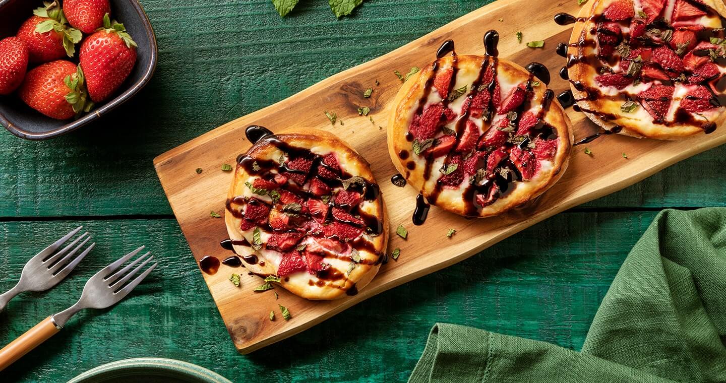 Mini pizzas doces de morango com mascarpone e hortelã | Gallo